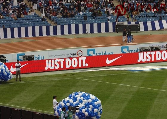 P10 Outdoor Football Stadium LED Display Banners For Perimeter Advertising